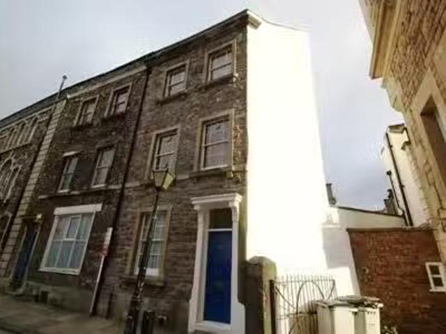 1 bedroom apartment for rent in Gloucester Street, TFF, Top Fl.
