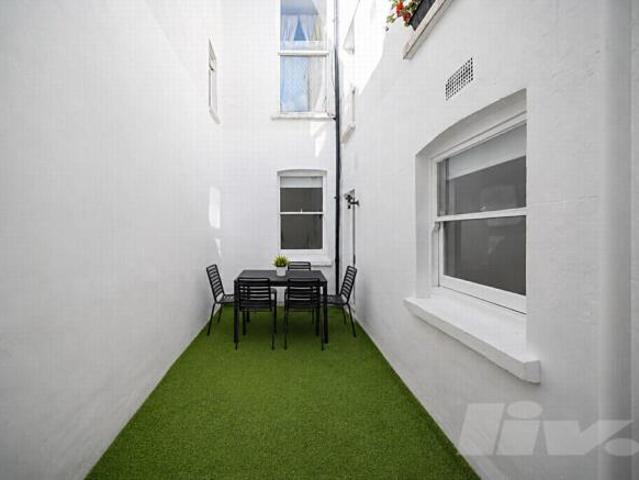 1 bedroom apartment for rent in Gloucester Terrace, Bayswater, W2
