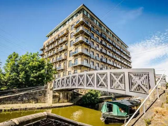 1 bedroom apartment for rent in Huddersfield Road, Brighouse.