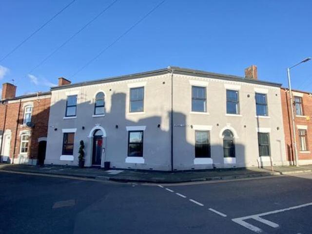 1 Bedroom Apartment For Rent In Hyde, Cheshire