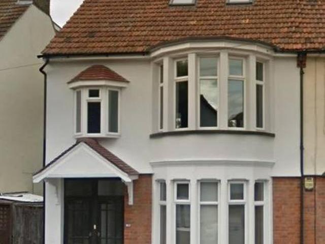 1 bedroom apartment for rent in Hadleigh Road LeighOnSea Essex SS9