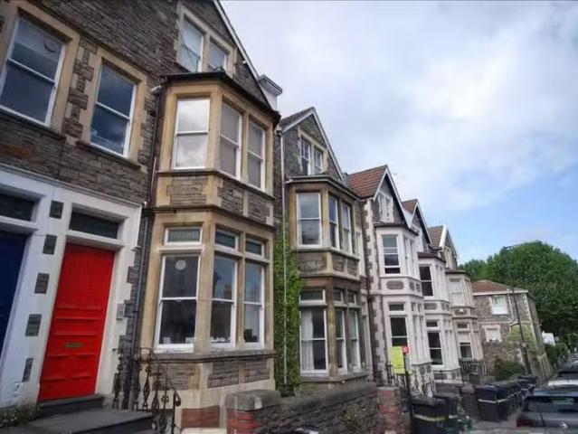1 bedroom apartment for rent in Hall Floor Flat Hampton Road.