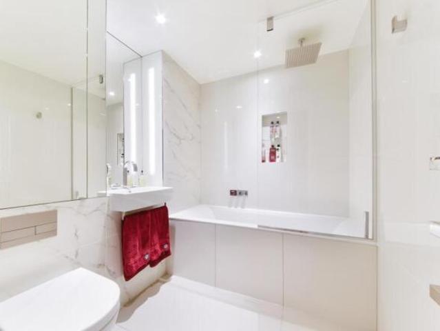 1 bedroom apartment for rent in Hampton Tower, South Quay Plaza, Canary Wharf, E14