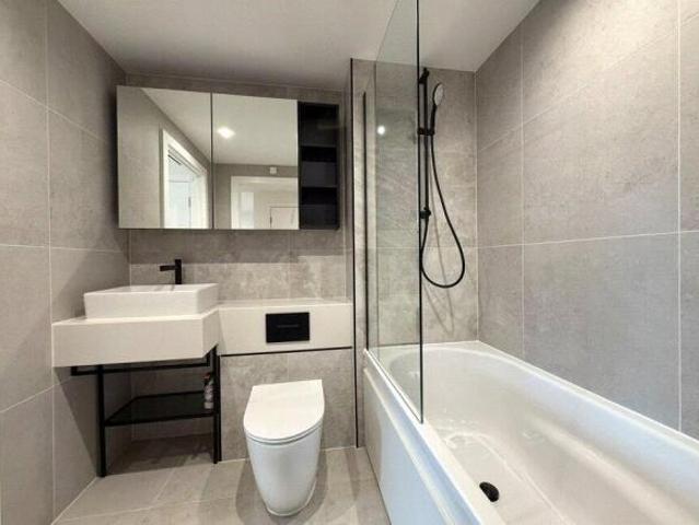 1 bedroom apartment for rent in Hawker House Woodburry Down, London, N4