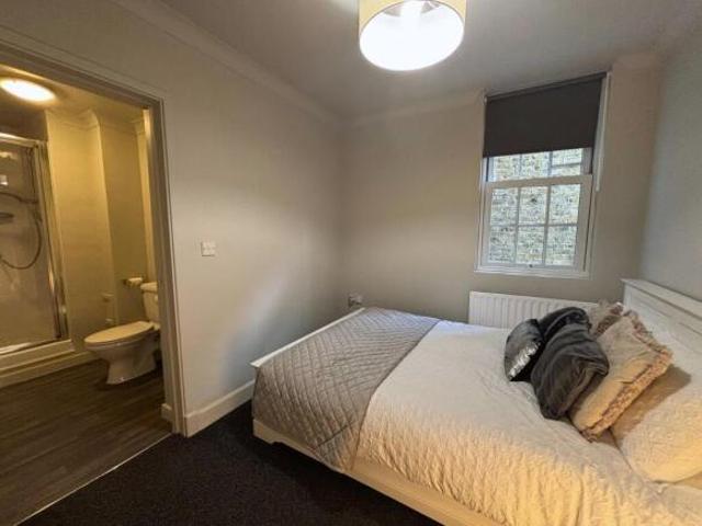 1 bedroom apartment for rent in High Street, Rainham, Gillingham, ME8