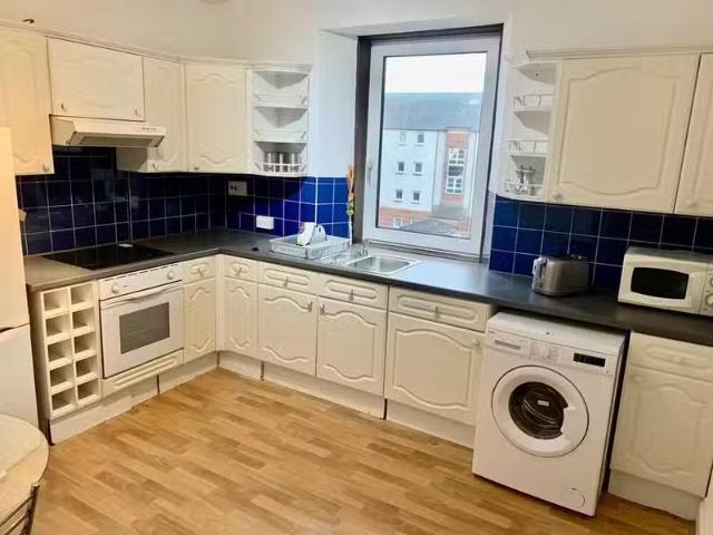 1 bedroom apartment for rent in Holland Street, Second Floor r.