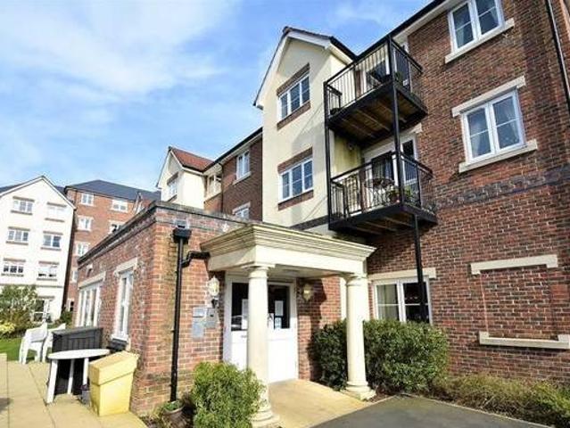 1 bedroom apartment for rent in Hope Road Sale M33