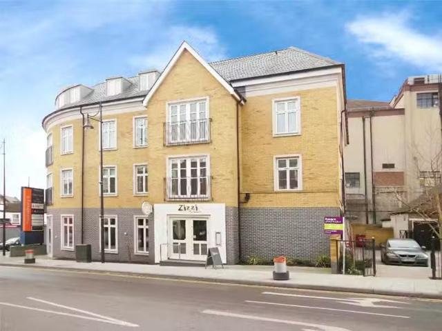 1 bedroom apartment for rent in Horizon Building, George Lane.