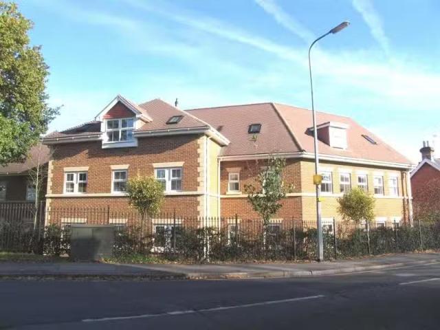 1 bedroom apartment for rent in Kingfisher Court, Connaught Ro.