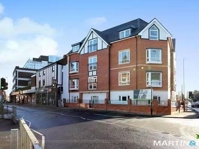 1 bedroom apartment for rent in Kings Oak, Harborne Park Road.