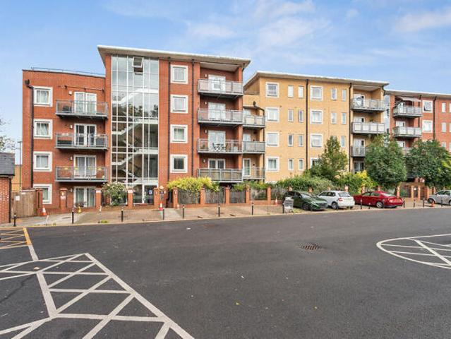 1 bedroom apartment for rent in Kirkdale Road, Leytonstone, E11