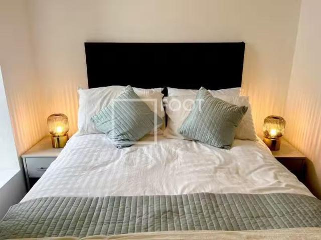 1 bedroom apartment for rent in Luxury 1BR Apartment High Poin.