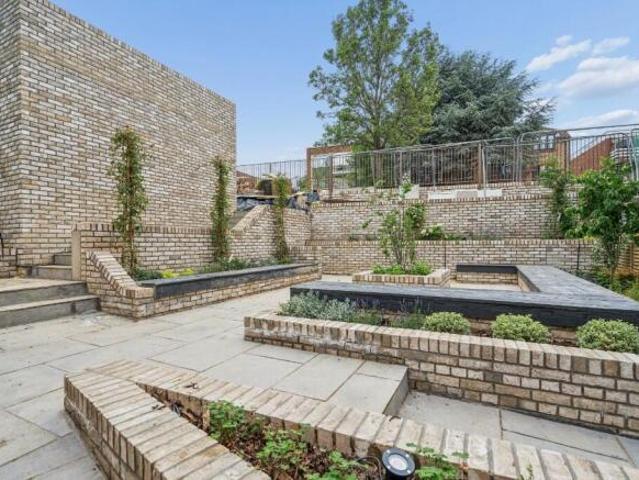 1 bedroom apartment for rent in Lynton Road, London, W3