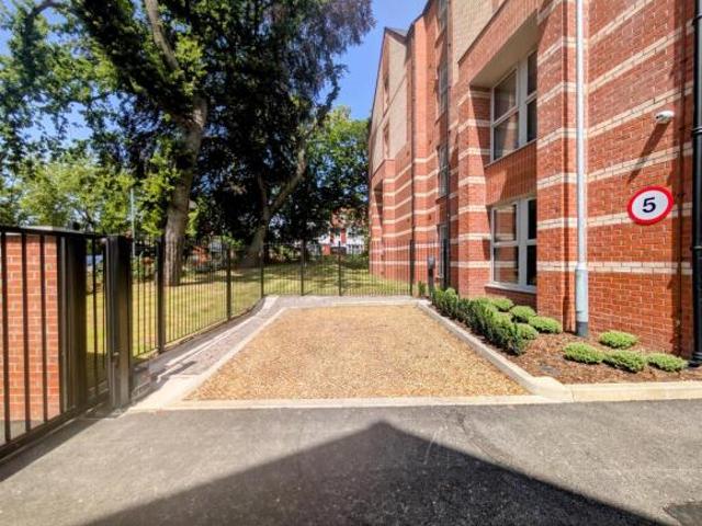 1 bedroom apartment for rent in Laindon House, Manchester M14