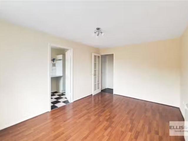 1 bedroom apartment for rent in Linwood Crescent, Enfield, Mid.