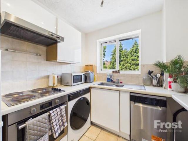 1 bedroom apartment for rent in Littlebrook Avenue, Near Burnham, Slough, Berks, SL2