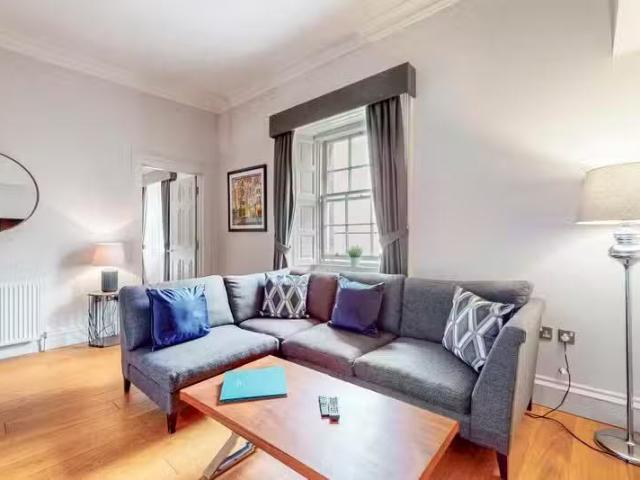 1 bedroom apartment for rent in Lomond Apartment West George.