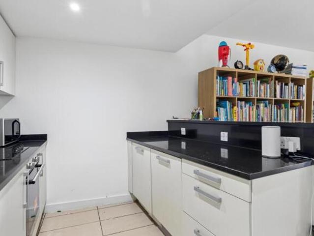 1 bedroom apartment for rent in Lombard Road London SW11