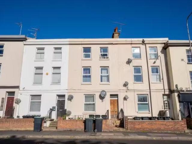 1 bedroom apartment for rent in London Road, Northfleet, Grave.
