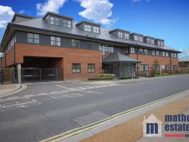 1 bedroom apartment for rent in Parkgate House, Great North Ro.
