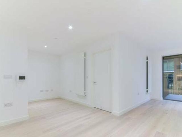 1 bedroom apartment for rent in Pendant Court Royal Wharf London E16 E16