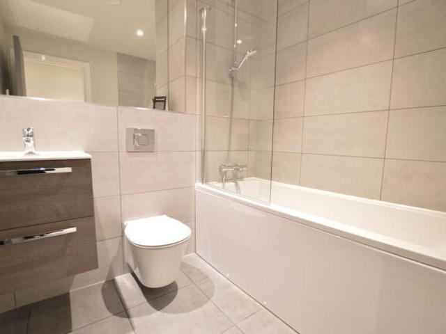 1 bedroom apartment for rent in Petersfield Avenue, Slough, SL2