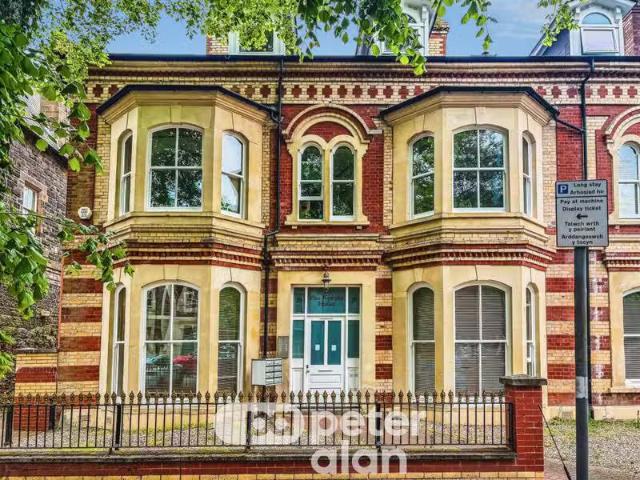 1 bedroom apartment for rent in Plasnewydd House, The Parade.