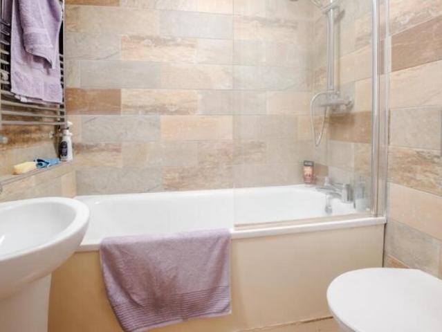 1 bedroom apartment for rent in Poplar High Street, E14