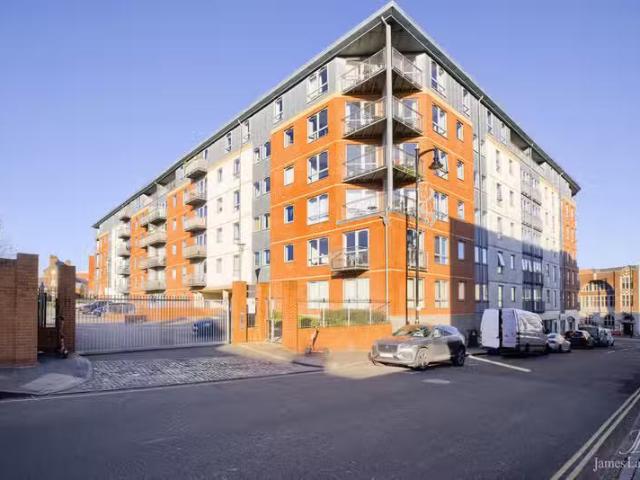 1 bedroom apartment for rent in Quartz Apartment, 10 Hall Stre.