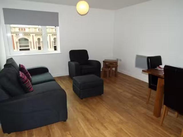 1 bedroom apartment for rent in Quayside, Bute Crescent, Cardi.