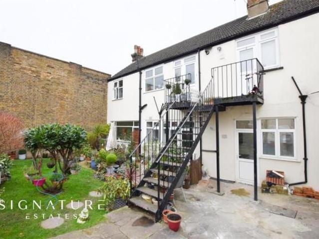 1 bedroom apartment for rent in Queens Court Queens Road Watford, WD17