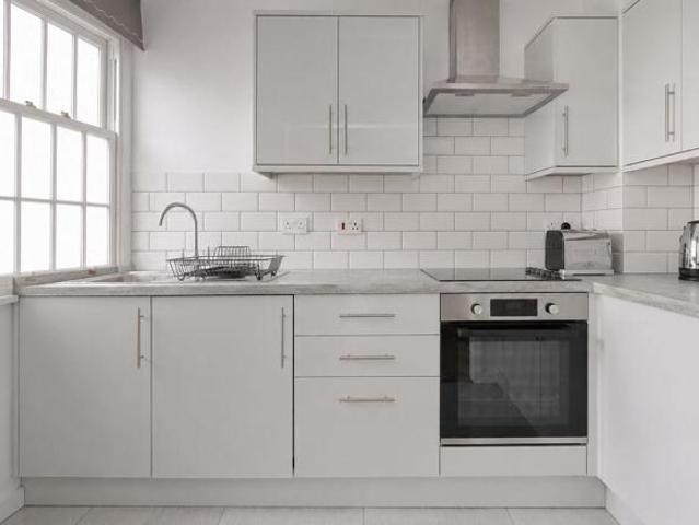 1 bedroom apartment for rent in Queensway, Paddington, London, W2