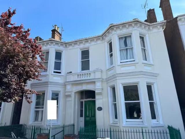 1 bedroom apartment for rent in Russell Terrace, Leamington Sp.