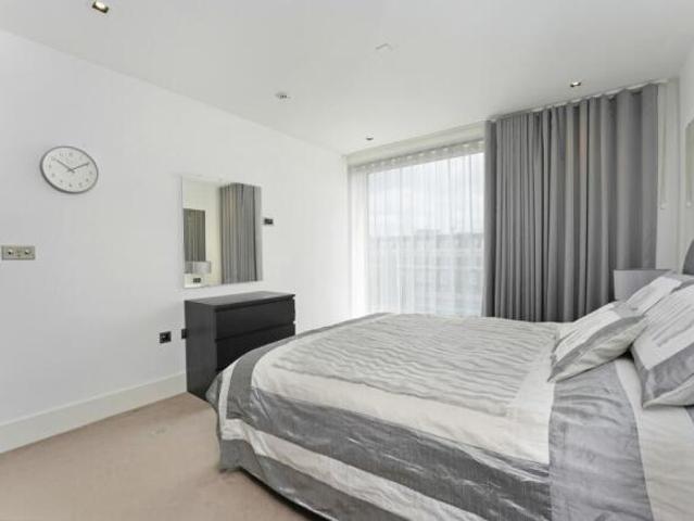 1 bedroom apartment for rent in Radnor Terrace London W14