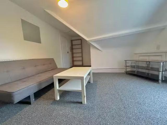 1 bedroom apartment for rent in Ravenscourt, Richmond Road, Ca.