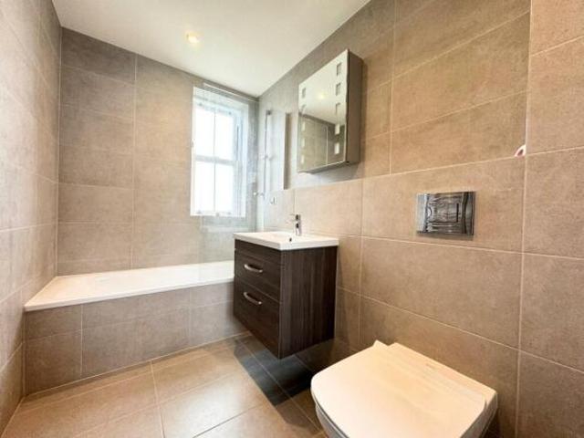 1 bedroom apartment for rent in Rialto Road, CR4