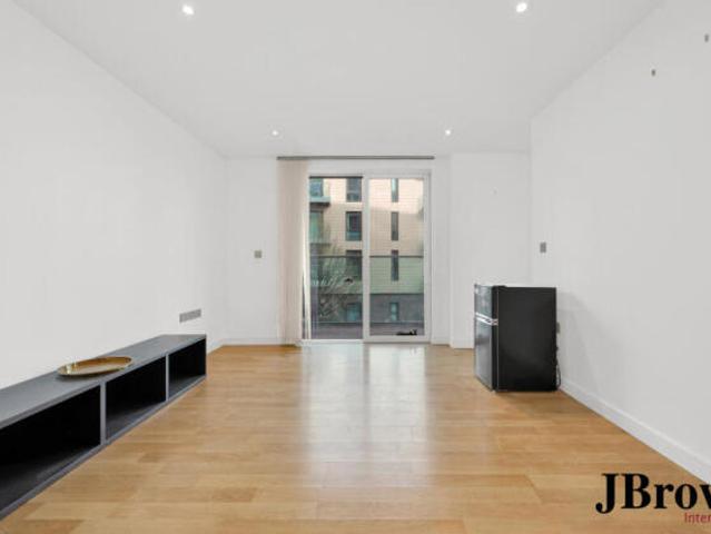 1 bedroom apartment for rent in Riverside Apartments, London, N4