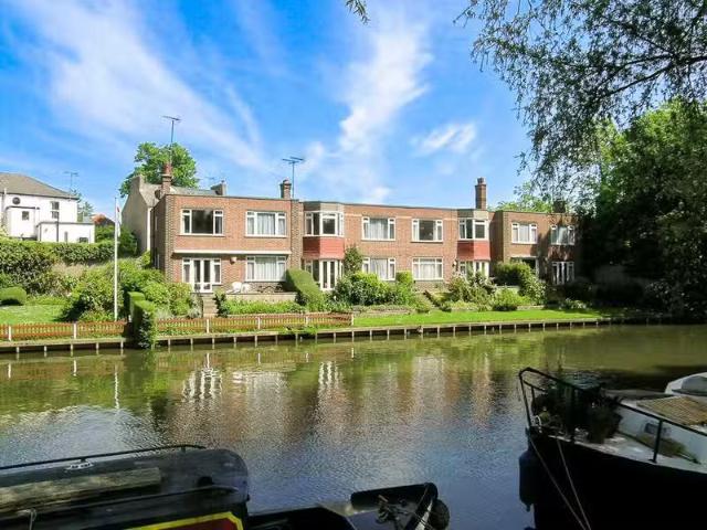 1 bedroom apartment for rent in Riverside Court, Chesterton Ro.