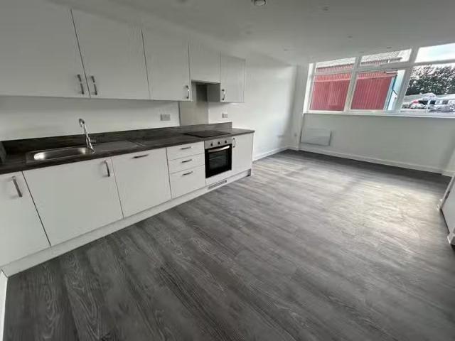 1 bedroom apartment for rent in Robins Lane, Vallis House, Fro.