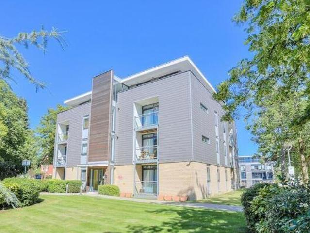 1 Bedroom Apartment For Rent In St. Peters Road, St. Albans