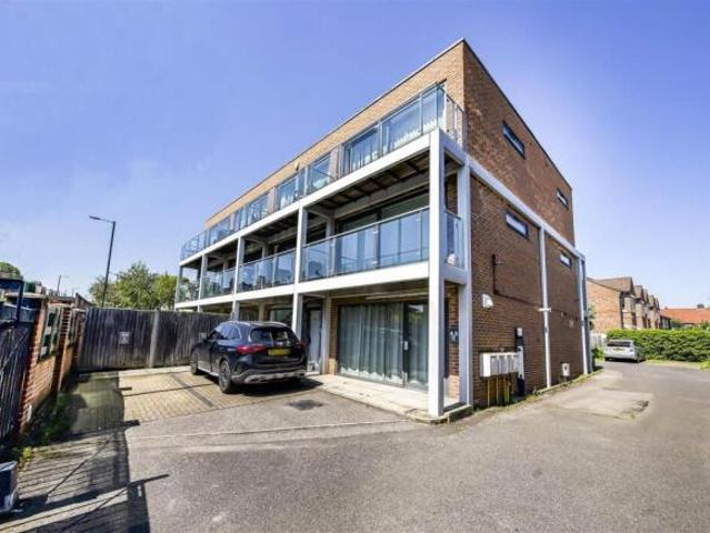 1 bedroom apartment for rent in Staines Road, Twickenham, TW2