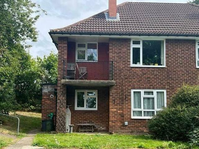 1 bedroom apartment for rent in Stonegate Farm Close Meanwood LS6 LS7