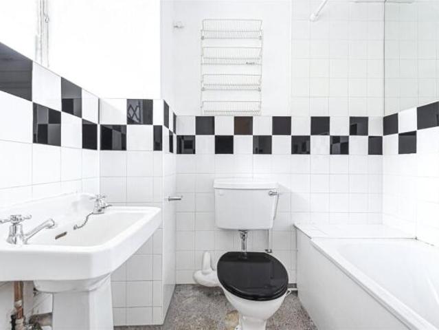 1 bedroom apartment for rent in Streatham High Road, London, SW16