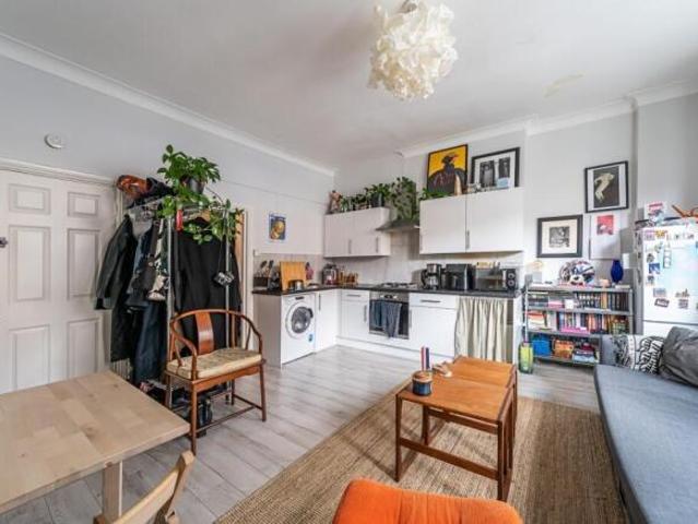 1 bedroom apartment for rent in Streatham High Road, SW16