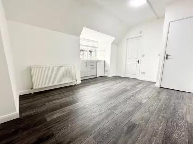 1 bedroom apartment for rent in Studio 4, Petts Wood, London.