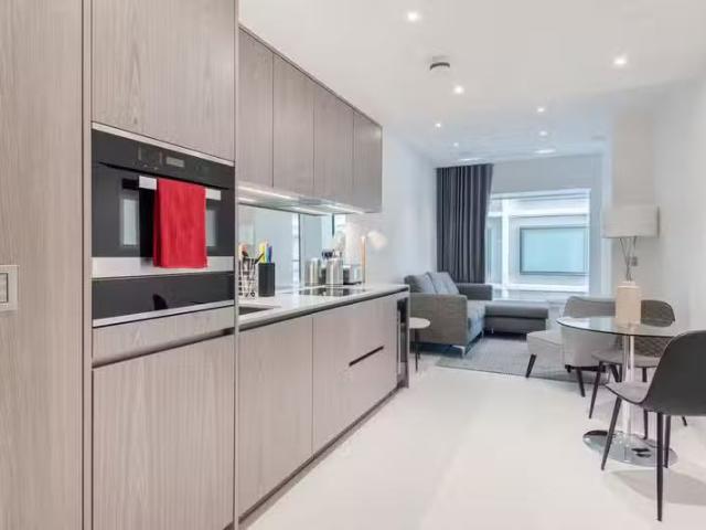 1 bedroom apartment for rent in Sugar Quay, Water Lane, London.