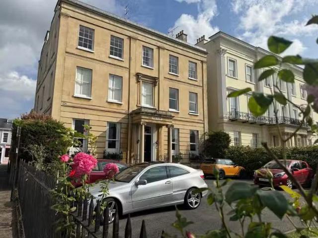 1 bedroom apartment for rent in Suffolk Square, Cheltenham, Gl.