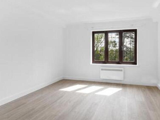 1 Bedroom Apartment For Rent In Surbiton, Surrey