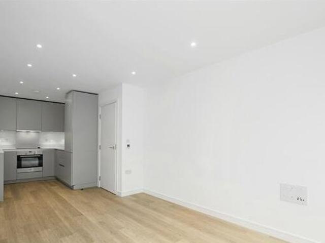 1 Bedroom Apartment For Rent In Saffron Central Square, Croydon