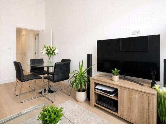 1 bedroom apartment for rent in Sail Loft Court, 10 Clyde Square, London, E14